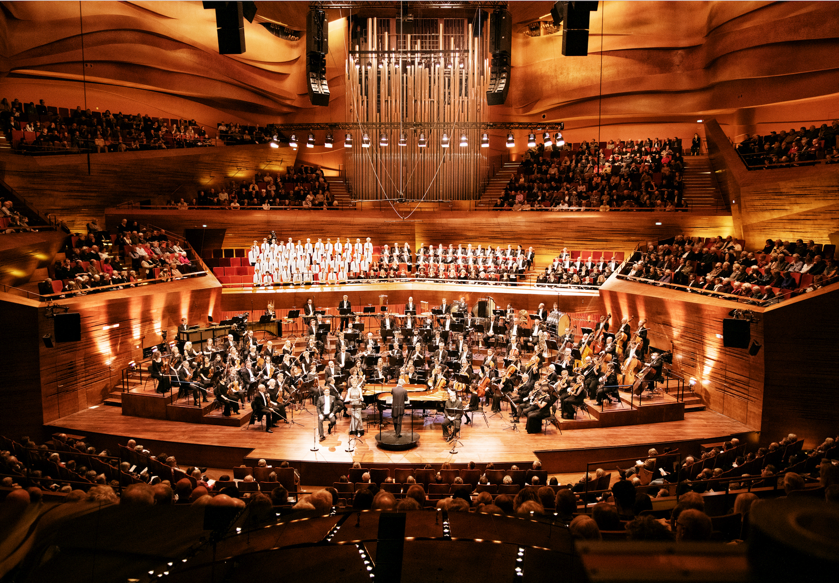 The Danish National Symphony Orchestra play Nielsen's Symphony No. 5
