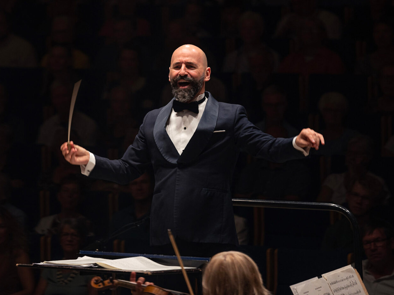 Pierre Bleuse conducts Beethoven's "Emperor" Concerto and Berlioz's ...