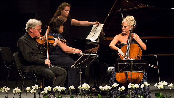 Pinchas Zukerman, Amanda Forsyth and Angela Cheng play Beethoven ...